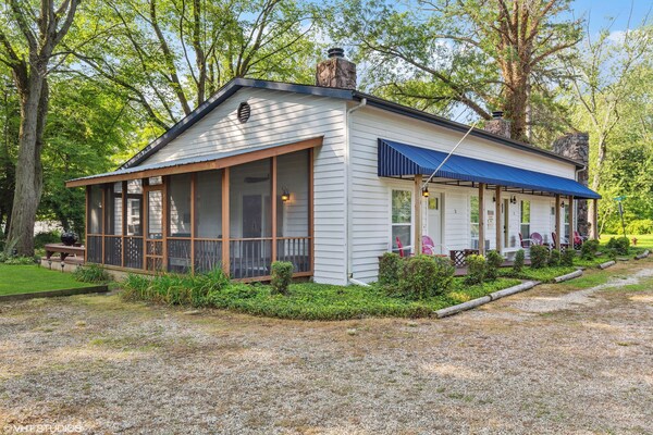 Union Pier Cottage Close To Everything! One Of Three Units! - New Buffalo, MI