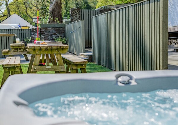 Sunflower - Bude - Two Bedroom House, Sleeps 4 - Stratton