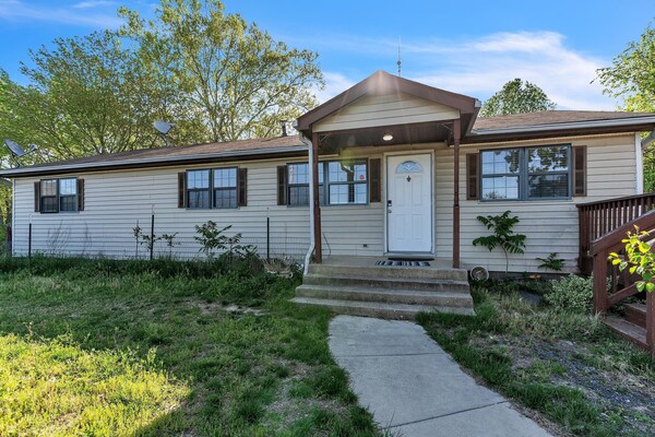 New! Peaceful Pet Friendly Chesapeake Escape - Running Hare Vineyard, Prince Frederick