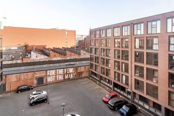 Modern Digbeth Flat  5 Minutes From Broad Street. Sleeps 4! - Birmingham City University