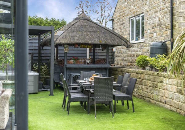 John's Cottage - Four Bedroom House, Sleeps 8 - Yorkshire