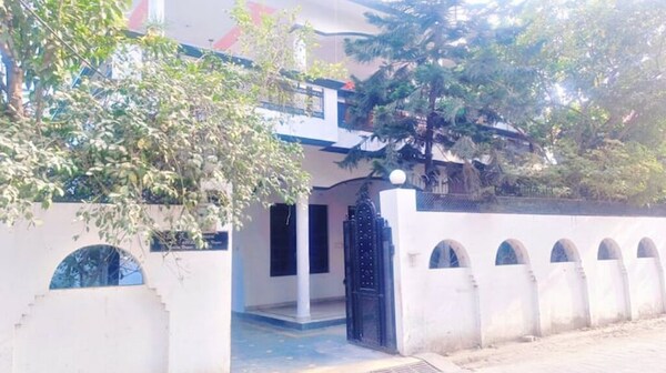 Private Floor In A Bungalow ! - Lucknow