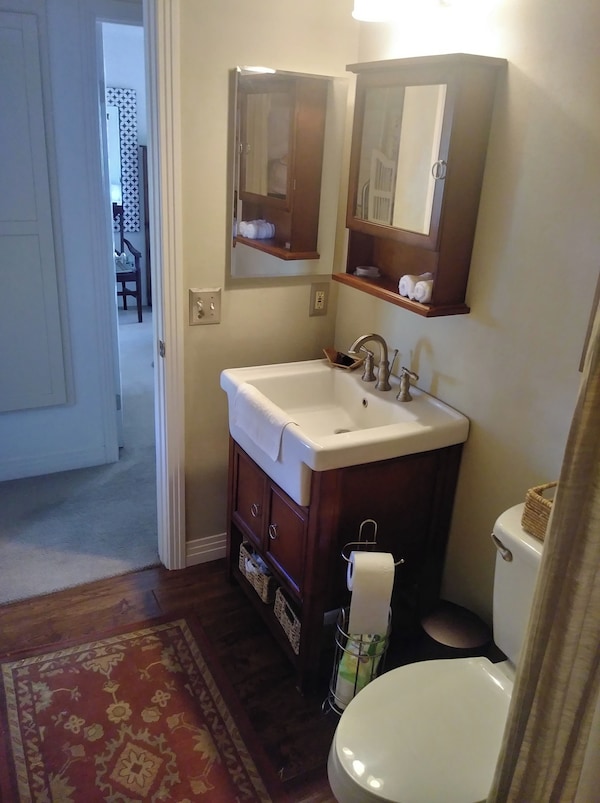 Peaceful & Pet-friendly 2b2b Condo In Exquisite Woodbridge, Irvine - Irvine, CA