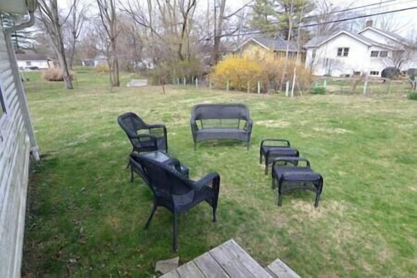 This 3 Bedroom House Is A Great Place Foe A Family Get-away, Or Groups Coming To Bloomington. - Bloomington, IN