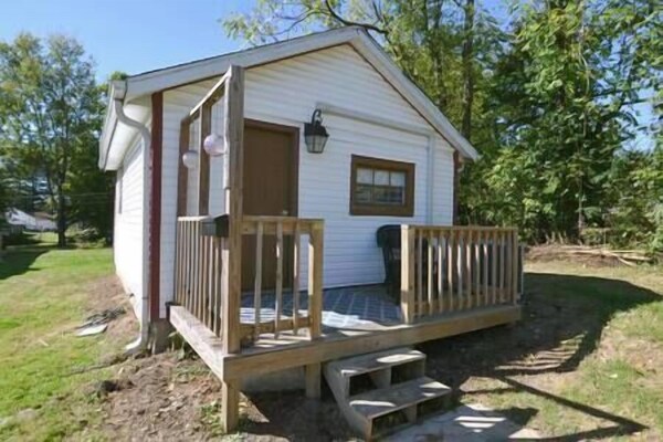 Southern Bloom Cottage - Bloomington, IN