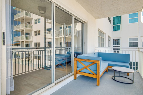 Steps To Ocean: Satellite Beach Condo W/ Balcony - Satellite Beach, FL