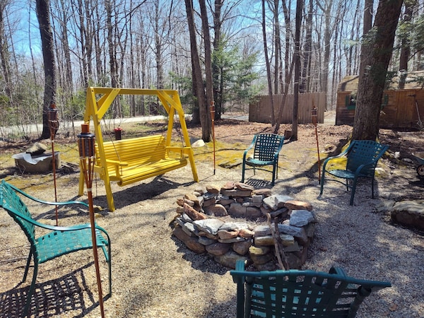 Dog Friendly A-frame In The Berkshires! Walk To Lake With Beach Access! - Greenwater Pond, MA