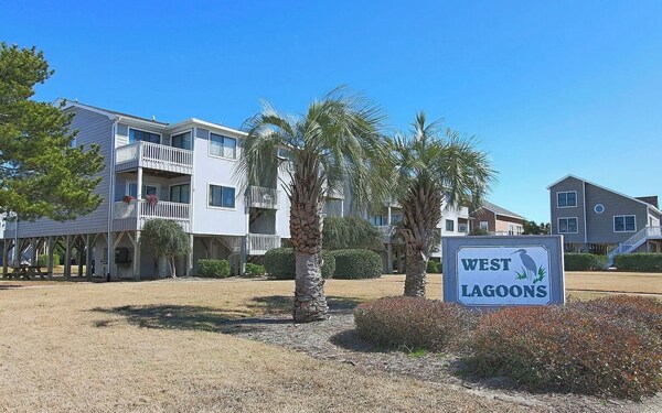 Wonderful 2-bedroom Condo In Ocean Isle With 4 Minute Walk To The Beach. - Ocean Isle Beach, NC