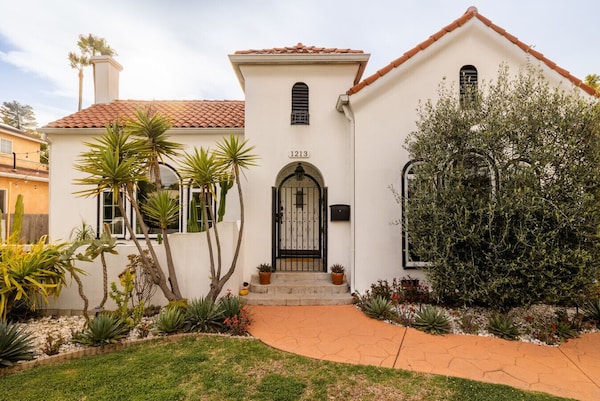 Hauser House, Modern Artful Spanish-style Bungalow - Hollywood, CA