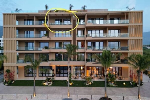 The Whale - Family Friendly Spacious Apartment Right On The Beach - Orikum