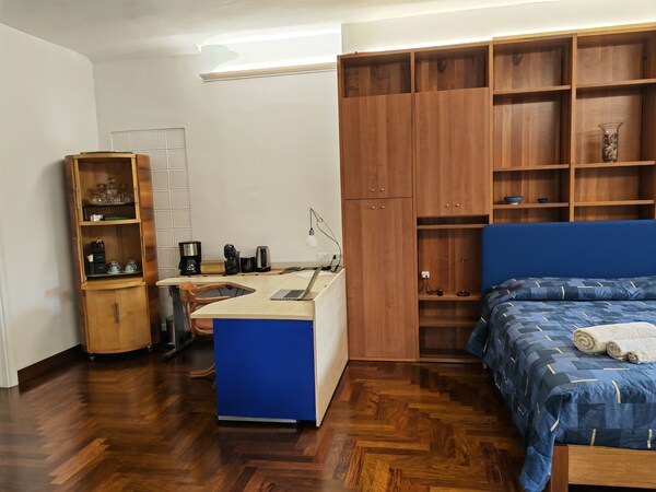Blue Rooms An Apartment In The Woods Into Wellness & Wilderness - Ciampino