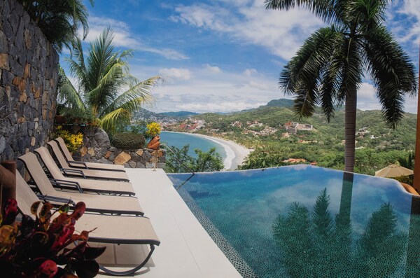 Spacious 3-bedroom Apartment In Beautiful Zihuatanejo With Wifi, Ac - Zihuatanejo