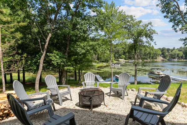 Pier Pressure: Hot Tub, Sups, Kayaks & Lakefront Relaxation - Waupaca, WI