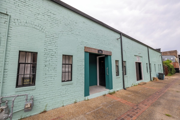 Only Groundfloor Access Airbnb Downtown Laurel - G - Laurel, MS