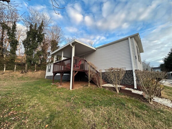 Cozy 2-bedroom Mobile Home In Beautiful Woodfin With Wifi, Ac - Asheville, NC