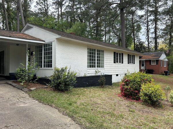 Charming 3-bedroom House, 15 Min To Fort Bragg! - Fayetteville