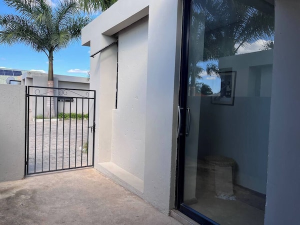 Smart 2br W/ Starlink, Alexa & Solar | Salama Park - Lusaka