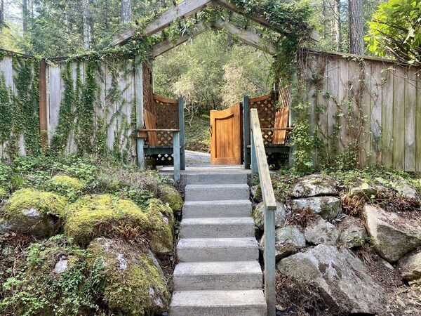 Serene Waterview Cabin At Laughing Moon Farm - Orcas Island, WA