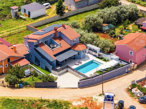 House 2382/147370 (Istria - Loborika), 7000m From The Beach - 풀라