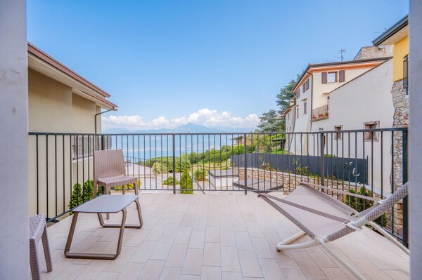 Habitación 'Hotel Laguna Economy 3' Con Terraza Compartida, Wi-fi Y Aire Acondicionado. - Lago de Garda