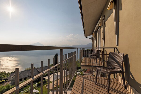 Zimmer 'Laguna Panorama 1' Mit Gemeinsamer Terrasse, Wi-fi Und Klimaanlage - Torri del Benaco