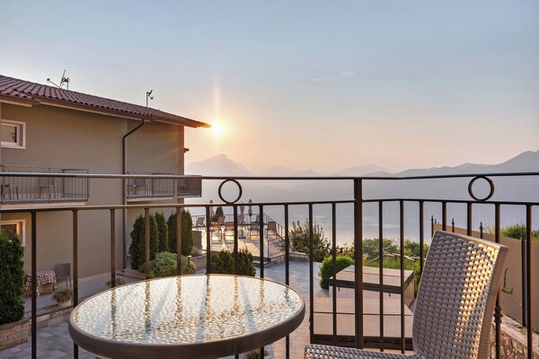 Zimmer 'Laguna Depandance Suite 1' Mit Gemeinsamer Terrasse, Wi-fi Und Klimaanlage - Garda
