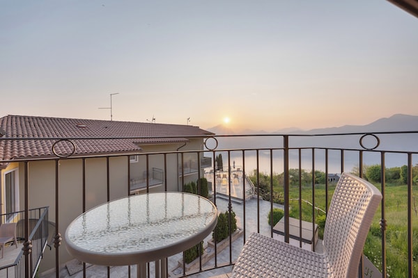 Zimmer 'Hotel Laguna Depandance Suite 2' Mit Gemeinsamer Terrasse, Wi-fi Und Klimaanlage - Torri del Benaco