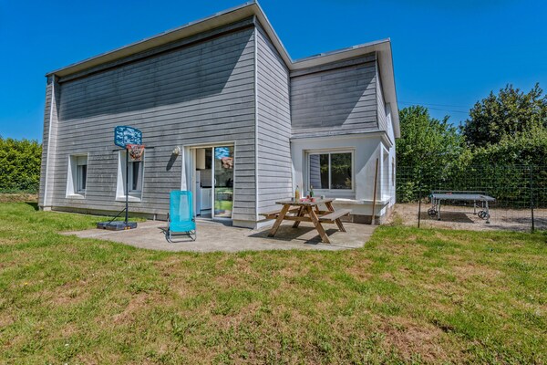 Maison De Vacances 'La Maison De Kerscovie' Avec Terrasse Privée, Jardin Privé Et Wi-fi - Morlaix