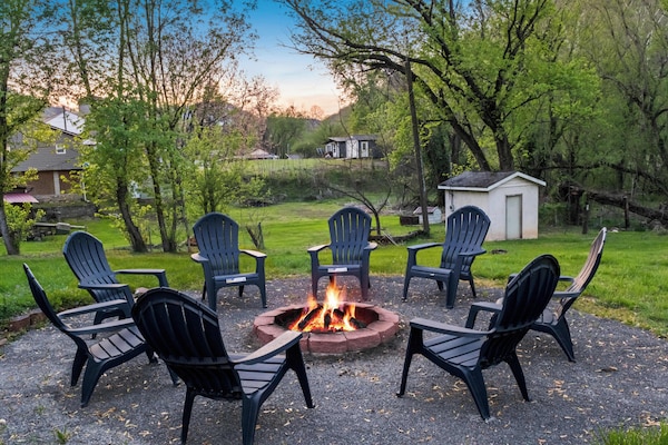 Summer Special: Riverfront Haus - Fire Pit, Near New River Gorge, Hawk Nest Park - ウェスト・バージニア州