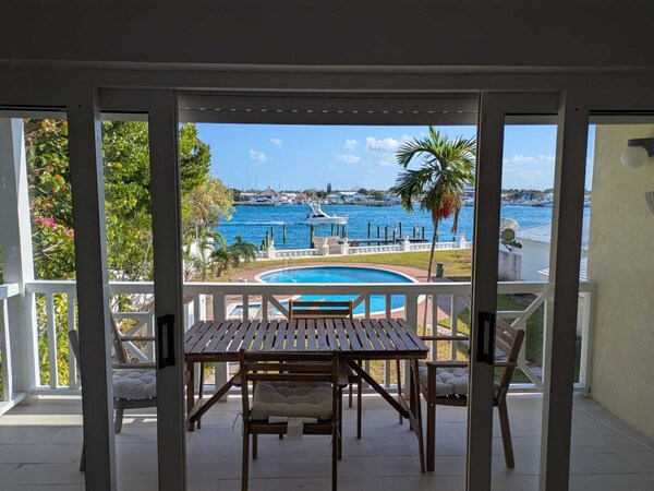 Newly Renovated 2br Oceanfront Apartment; Walk To Atlantis & Cabbage Beach!!! - Nassau