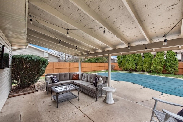 In-ground Pool, Private! In Town Location Near It All. Updated, Clean! - Algonquin, IL