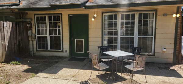 Charming 2-bedroom Home With Fenced Yard Sleeps 6 In Baton Rouge Near Tigerland - Baton Rouge, LA
