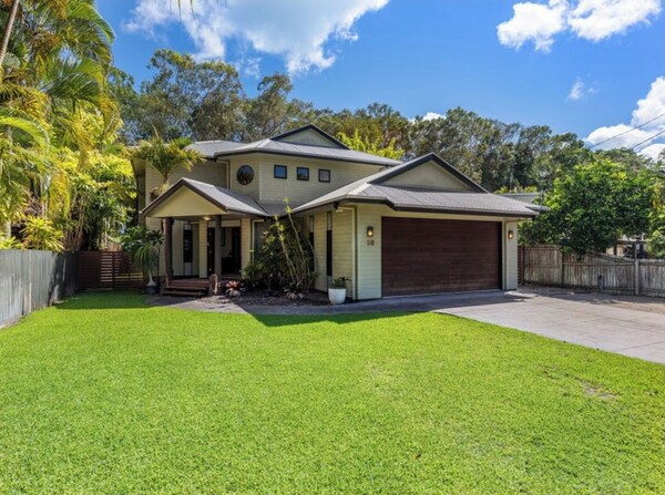 Toogoom Beach Vibes. Absolute Beachfront Home With Pool! 4br - Hervey Bay