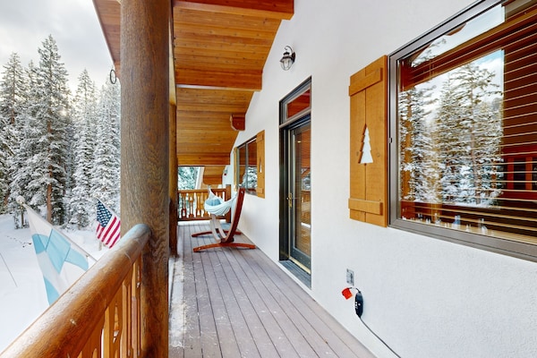 Beautiful Ski Chalet With Gourmet Kitchen, Theater Room & Private Hot Tub - Utah