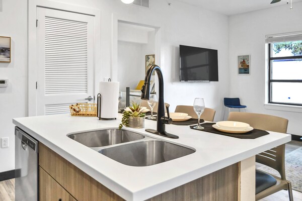 2 Bdr Condo Steps From Tennis, Pickleball And Wellness Center - Zephyrhills, FL