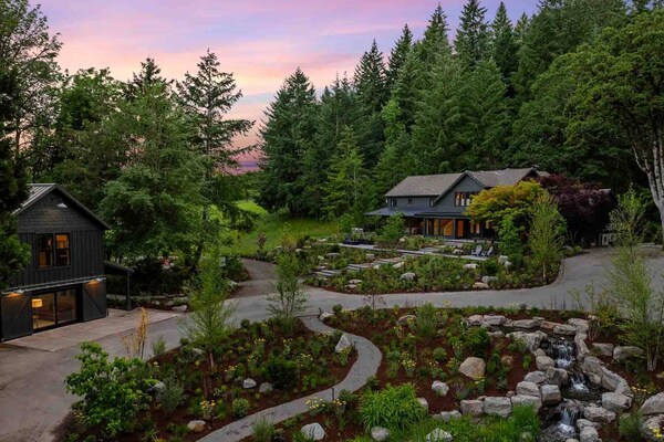 The Carly Estate | Luxe Wine Country Experience W/ 2 Homes, Entire Lake, Trails & 21 Gorgeous Acres - McMinnville, OR