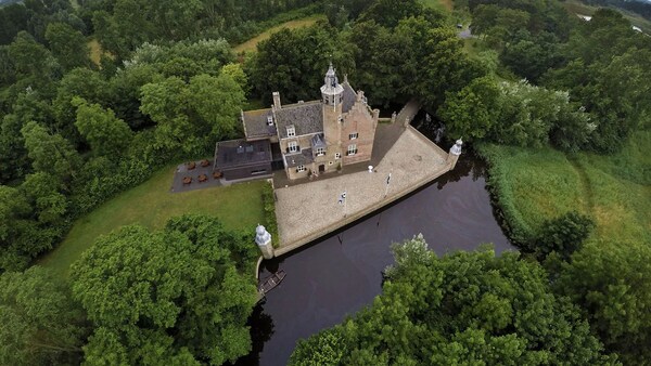 Relaxation Awaits At Estate Room W/ Garden Views In Zeeland - Renesse