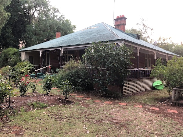 Cosy And Comfortable Riverside Homestead In Bridgetown - Sleeps Up To 14 Guests. - 布里奇敦