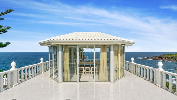Seacliff Escape A Magnificent Holiday Rental In The Stunning Coastal Town Of Kiama. - Kiama