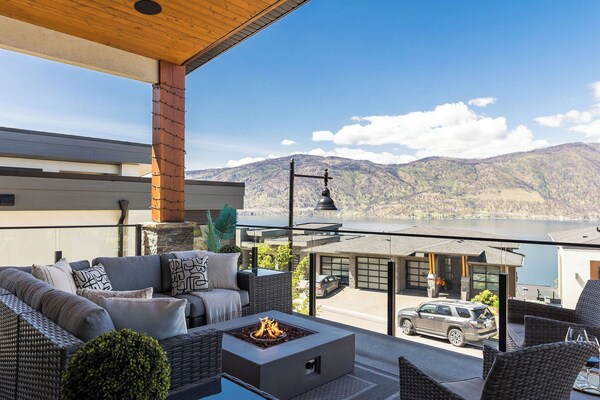 Luxury Lakeview Getaway | Hot Tub, Chef's Kitchen, Walk To Beach - Lake Country