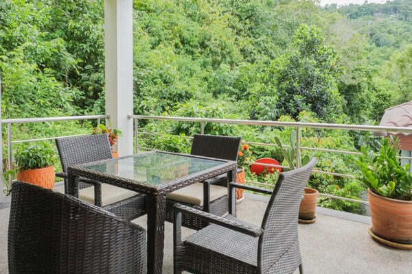 Serene 2-bedroom Apartment With Private Balcony, Kitchen, And Nature Views - Ko Samui