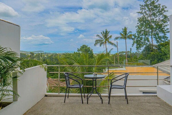 Serene 2-bedroom Retreat With Jungle And Sea Views, Private Balcony, Pool Access, And On-site Bar - Ko Samui