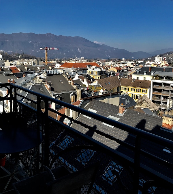 Superbe T 1 Dans Le Centre Historique Vue Lac Montagne Calme A 5 Mn De La Gare - La Féclaz