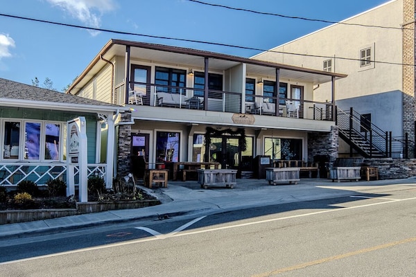 Br Walkabout B --Steps To Main Street Restaurants, Shopping And The Park!  2023 - Blowing Rock, NC