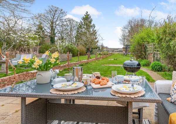 Lilywood - Four Bedroom House, Sleeps 10 - Folkestone