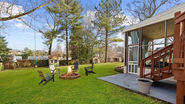 Cozy Annapolis Getaway: Firepit, Pet-friendly, Fenced Yard, Beach Access - Sandy Point State Park, Annapolis