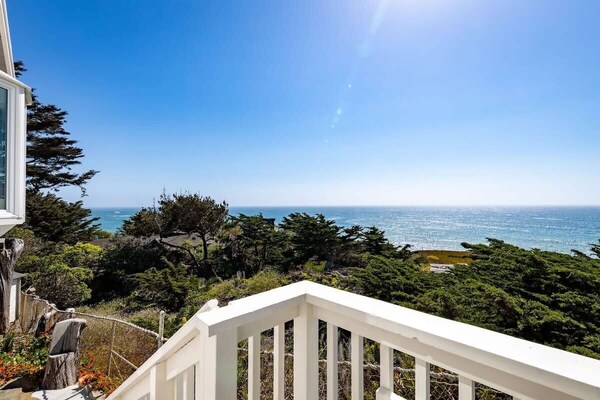 Oceanfront Coastal Home With Breathtaking Views  Hiking, Beaches & More - Moss Beach, CA