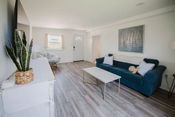 Sea Lavie Is A Charming One-bedroom Cottage Just A Short Walk To The Beach. - Panama City Beach, FL