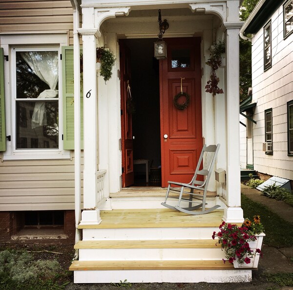 3-bedroom House In Lovely Athens Ny, Family Friendly, Expansive Patio & Garden - Catskill, NY