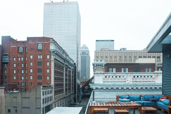 Lavish Apartment In The Heart Of Louisville! Pool, Hot Tub, Gym, & Virtual Golf! - Kentucky Derby - Louisville